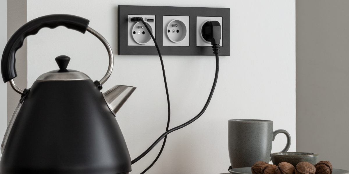 Simon 55 Gniazdo wtyczkowe pojedyncze z uziemieniem i przesłonami ...